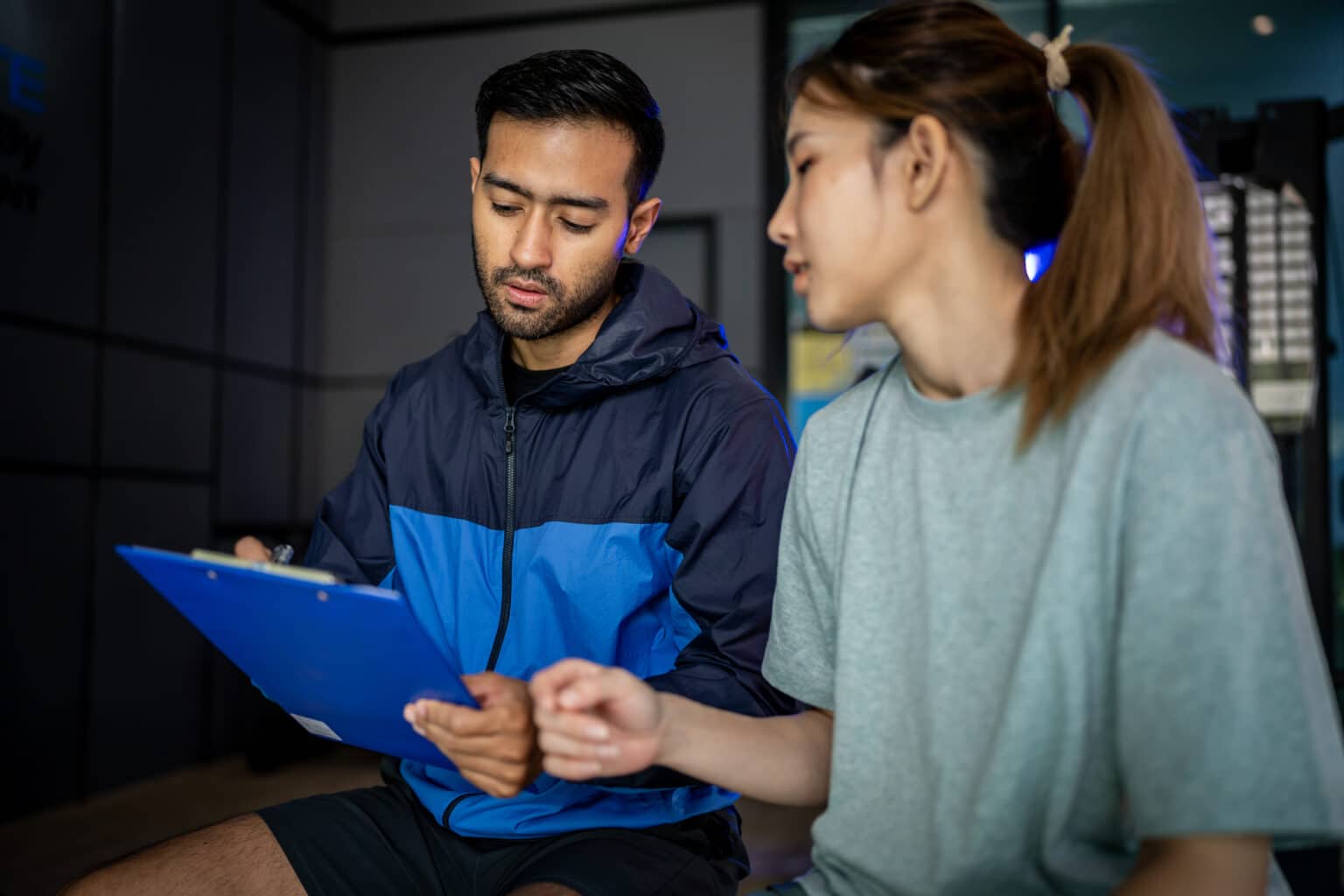 8 Essential Client Check-In Questions & Top Tips (Updated 2025)